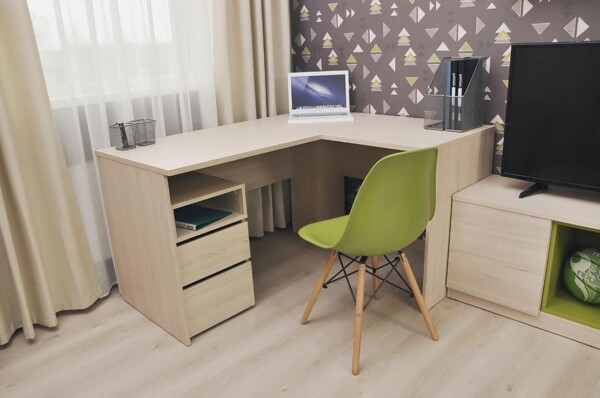 30 Best Corner Computer Desks To Maximize Your Space - InteriorSherpa