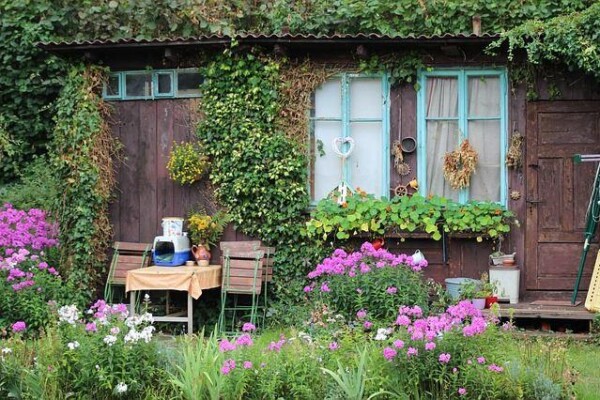 25 Backyard Storage Sheds To Store Things Away In Style - InteriorSherpa