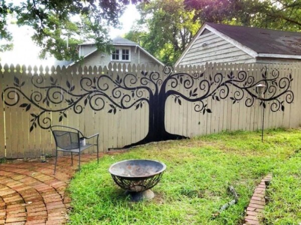 41 Decorative Fences To Spice Up Any Garden - InteriorSherpa