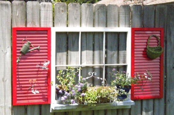 41 Decorative Fences To Spice Up Any Garden - InteriorSherpa